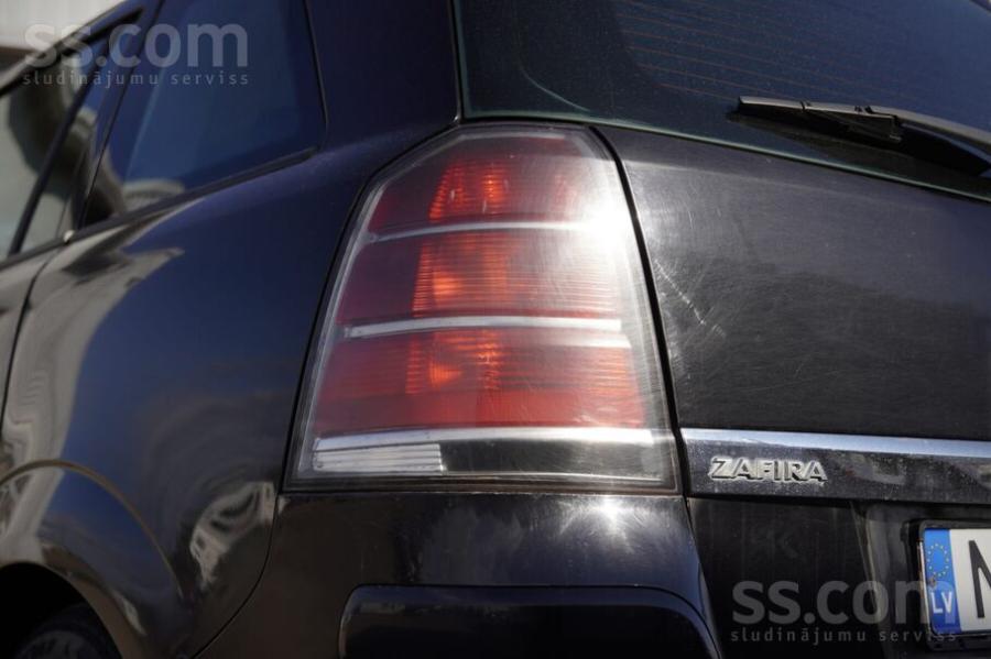 Black Opel Zafira 2007 in Riga, with an engine capacity of 1.90 L and mileage of 275 thousand km for 1690 €, photo 8 on AUTOMOTO.COM.LV