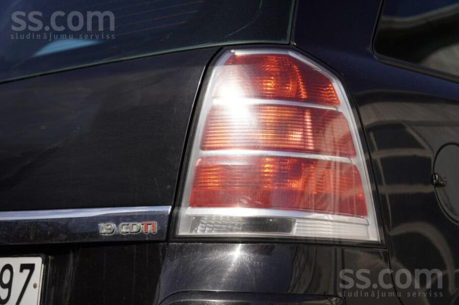 Black Opel Zafira 2007 in Riga, with an engine capacity of 1.90 L and mileage of 275 thousand km for 1690 €, photo 9 on AUTOMOTO.COM.LV