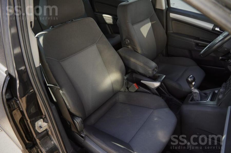 Black Opel Zafira 2007 in Riga, with an engine capacity of 1.90 L and mileage of 275 thousand km for 1690 €, photo 16 on AUTOMOTO.COM.LV