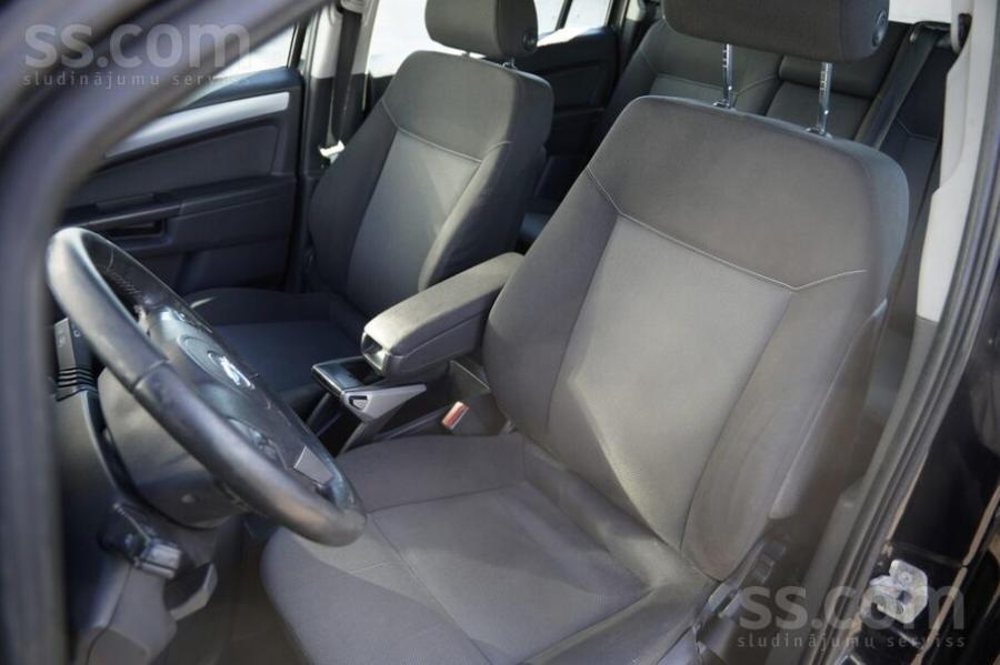 Black Opel Zafira 2007 in Riga, with an engine capacity of 1.90 L and mileage of 275 thousand km for 1690 €, photo 17 on AUTOMOTO.COM.LV