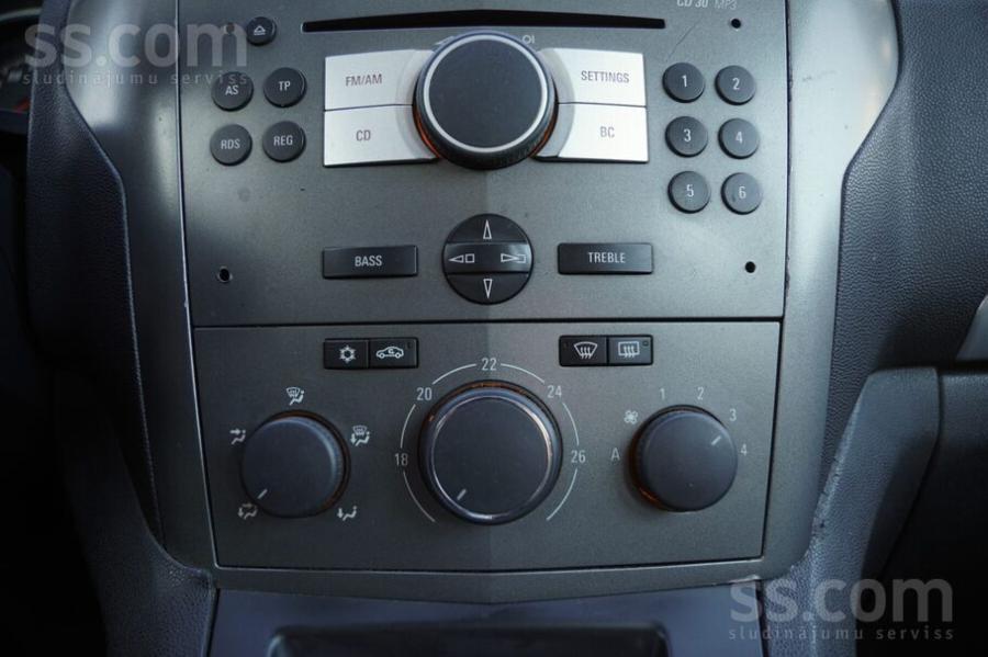 Black Opel Zafira 2007 in Riga, with an engine capacity of 1.90 L and mileage of 275 thousand km for 1690 €, photo 19 on AUTOMOTO.COM.LV