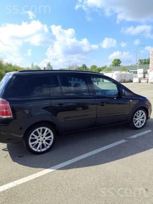 Melns Opel Zafira 2007 Daugavpils, ar dzinēja tilpumu 1.90 L un nobraukumu 289 tūkst. km par 1400 €, foto 4 vietnē AUTOMOTO.COM.LV