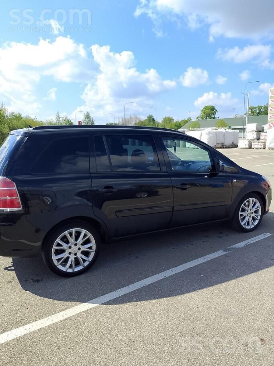 Melns Opel Zafira 2007 Daugavpils, ar dzinēja tilpumu 1.90 L un nobraukumu 289 tūkst. km par 1400 €, foto 4 vietnē AUTOMOTO.COM.LV