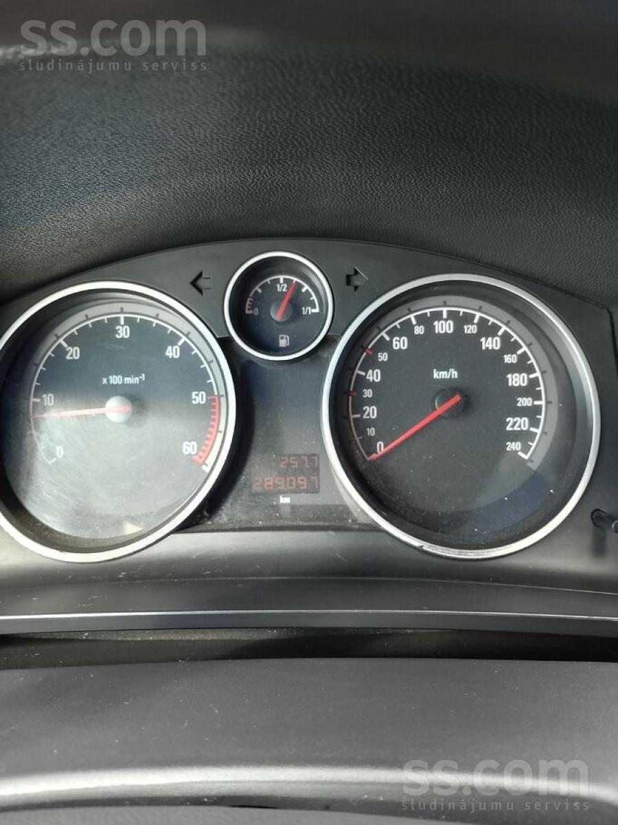 Melns Opel Zafira 2007 Daugavpils, ar dzinēja tilpumu 1.90 L un nobraukumu 289 tūkst. km par 1400 €, foto 11 vietnē AUTOMOTO.COM.LV