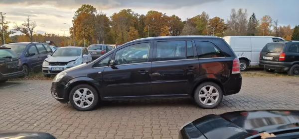 Black Opel Zafira 2007 in Valmiera, with an engine capacity of 1.90 L and mileage of 311 thousand km for 1200 €, photo 5 on AUTOMOTO.COM.LV
