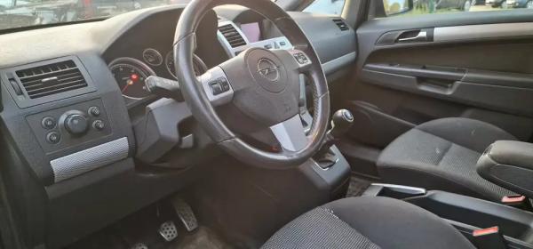Black Opel Zafira 2007 in Valmiera, with an engine capacity of 1.90 L and mileage of 311 thousand km for 1200 €, photo 8 on AUTOMOTO.COM.LV