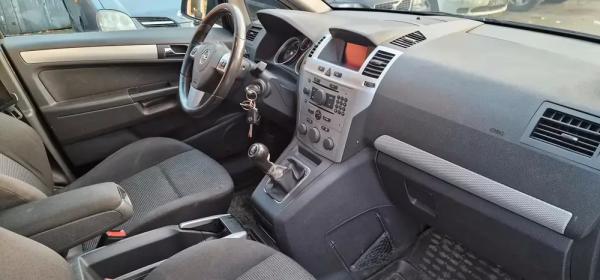 Black Opel Zafira 2007 in Valmiera, with an engine capacity of 1.90 L and mileage of 311 thousand km for 1200 €, photo 9 on AUTOMOTO.COM.LV