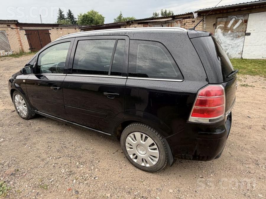 Black Opel Zafira 2007 in Daugavpils, with an engine capacity of 1.90 L and mileage of 332 thousand km for 2000 €, photo 5 on AUTOMOTO.COM.LV