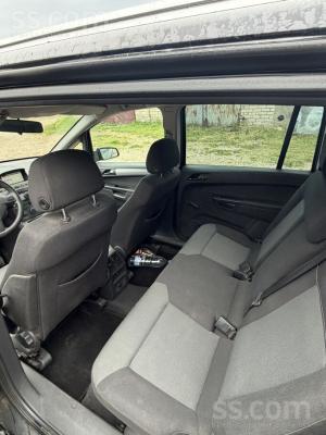 Black Opel Zafira 2007 in Daugavpils, with an engine capacity of 1.90 L and mileage of 332 thousand km for 2000 €, photo 8 on AUTOMOTO.COM.LV