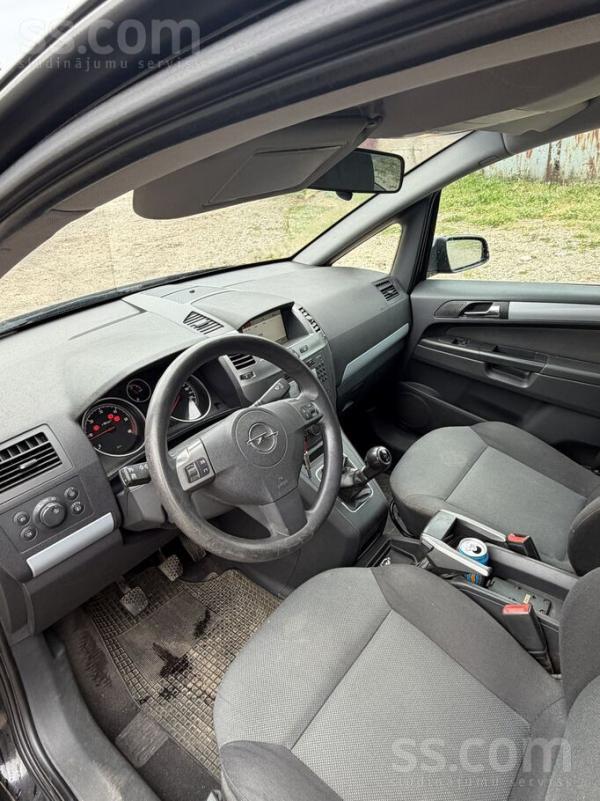 Melns Opel Zafira 2007 Daugavpils, ar dzinēja tilpumu 1.90 L un nobraukumu 333 tūkst. km par 1700 €, foto 6 vietnē AUTOMOTO.COM.LV