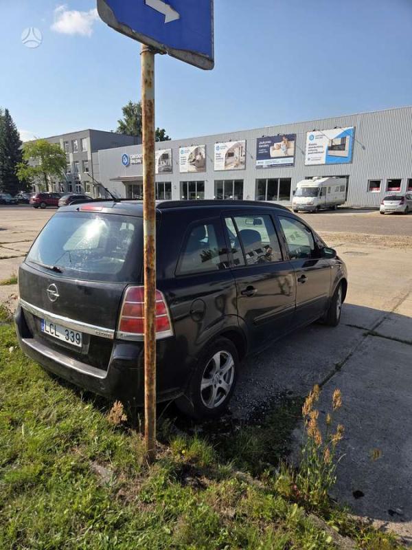 Black Opel Zafira 2007 in Panevezys, with an engine capacity of 1.91 L and mileage of 315 thousand km for 500 €, photo 4 on AUTOMOTO.COM.LV