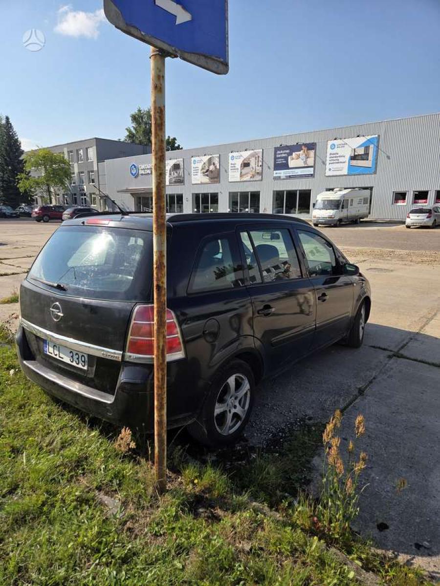 Melns Opel Zafira 2007 Panevēža, ar dzinēja tilpumu 1.91 L un nobraukumu 315 tūkst. km par 500 €, foto 5 vietnē AUTOMOTO.COM.LV