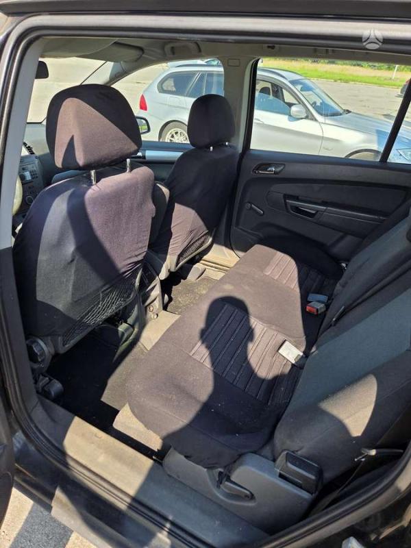 Black Opel Zafira 2007 in Panevezys, with an engine capacity of 1.91 L and mileage of 315 thousand km for 500 €, photo 6 on AUTOMOTO.COM.LV