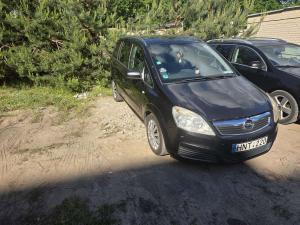 Black Opel Zafira 2007 in Prienai, with an engine capacity of 1.91 L and mileage of 475 thousand km for 1100 €, photo 4 on AUTOMOTO.COM.LV