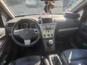 Black Opel Zafira 2007 in Prienai, with an engine capacity of 1.91 L and mileage of 475 thousand km for 1100 €, photo 5 on AUTOMOTO.COM.LV