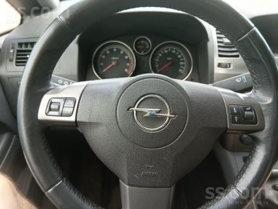 Black Opel Zafira 2007 in Riga, with an engine capacity of 1.80 L and mileage of 253 thousand km for 1600 €, photo 18 on AUTOMOTO.COM.LV