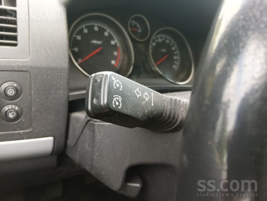 Black Opel Zafira 2007 in Riga, with an engine capacity of 1.80 L and mileage of 253 thousand km for 1600 €, photo 19 on AUTOMOTO.COM.LV