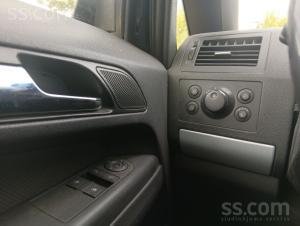 Black Opel Zafira 2007 in Riga, with an engine capacity of 1.80 L and mileage of 253 thousand km for 1600 €, photo 21 on AUTOMOTO.COM.LV