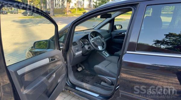 Black Opel Zafira 2007 in Riga, with an engine capacity of 1.90 L and mileage of 270 thousand km for 1999 €, photo 9 on AUTOMOTO.COM.LV