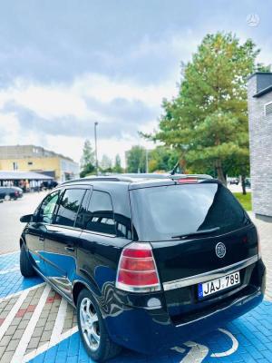 Black Opel Zafira 2007 in Marijampole, with an engine capacity of 1.91 L and mileage of 369 thousand km for 1400 €, photo 4 on AUTOMOTO.COM.LV