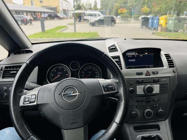 Black Opel Zafira 2007 in Marijampole, with an engine capacity of 1.91 L and mileage of 369 thousand km for 1400 €, photo 7 on AUTOMOTO.COM.LV