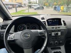 Black Opel Zafira 2007 in Marijampole, with an engine capacity of 1.91 L and mileage of 369 thousand km for 1400 €, photo 7 on AUTOMOTO.COM.LV