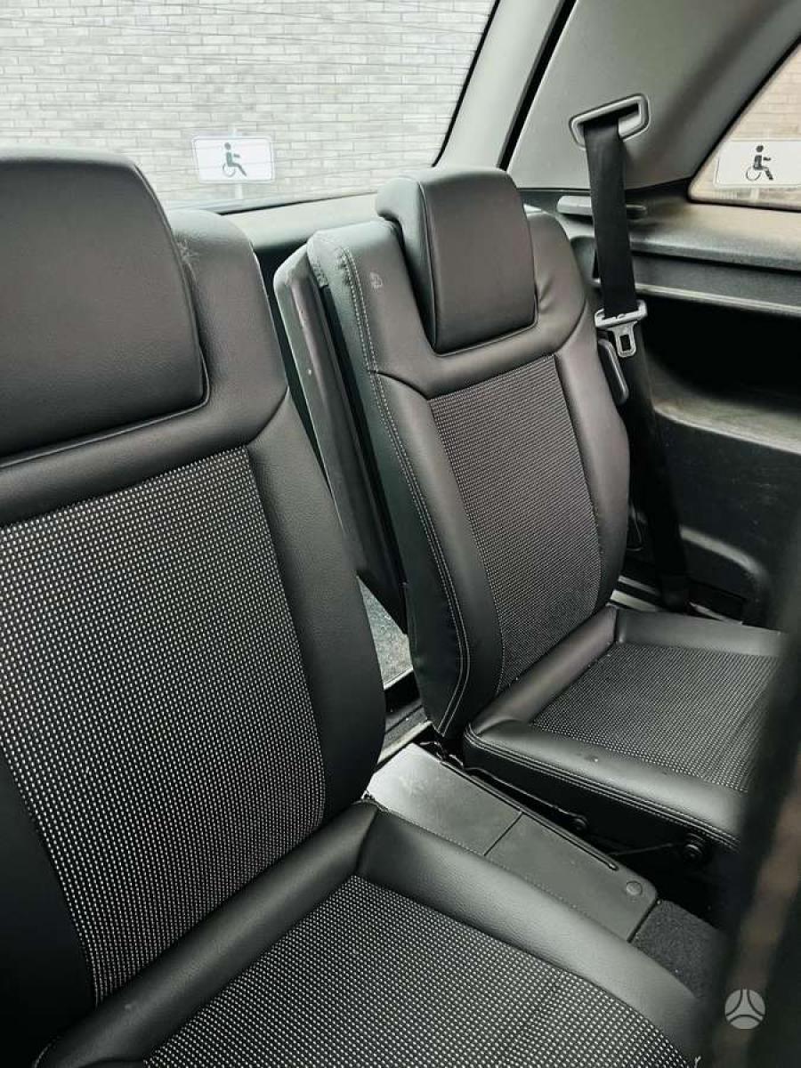 Black Opel Zafira 2007 in Marijampole, with an engine capacity of 1.91 L and mileage of 369 thousand km for 1400 €, photo 9 on AUTOMOTO.COM.LV