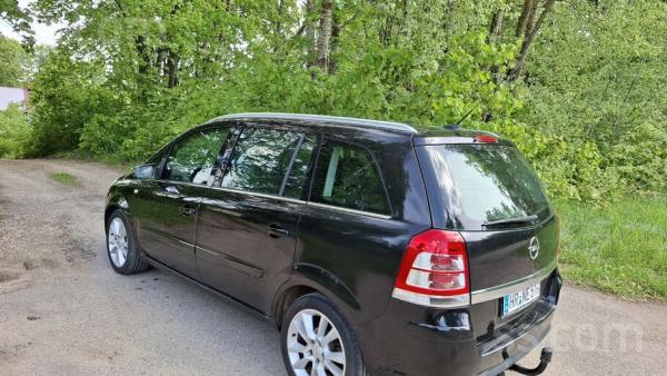 Melns Opel Zafira 2008 Daugavpils, ar dzinēja tilpumu 1.80 L un nobraukumu 260 tūkst. km par 2700 €, foto 9 vietnē AUTOMOTO.COM.LV