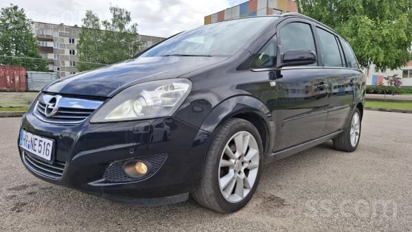 Black Opel Zafira 2008 in Daugavpils, with an engine capacity of 1.70 L and mileage of 260 thousand km for 1500 €, photo 1 on AUTOMOTO.COM.LV