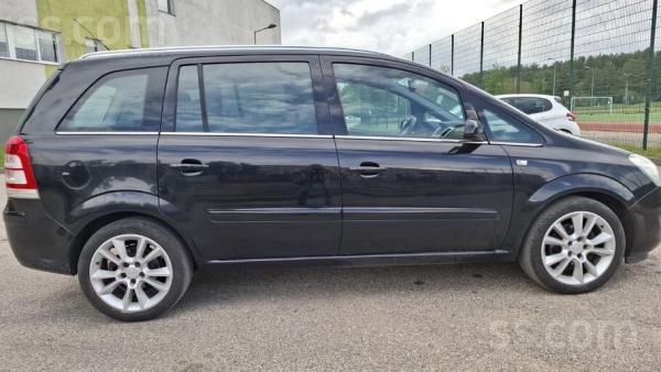 Black Opel Zafira 2008 in Daugavpils, with an engine capacity of 1.70 L and mileage of 260 thousand km for 1500 €, photo 4 on AUTOMOTO.COM.LV