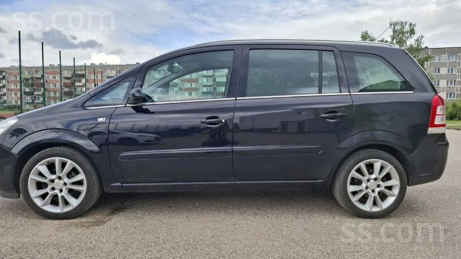 Black Opel Zafira 2008 in Daugavpils, with an engine capacity of 1.70 L and mileage of 260 thousand km for 1500 €, photo 5 on AUTOMOTO.COM.LV