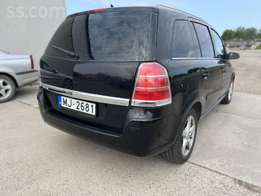 Black Opel Zafira 2008 in Jekabpils, with an engine capacity of 1.90 L and mileage of 330 thousand km for 2500 €, photo 6 on AUTOMOTO.COM.LV