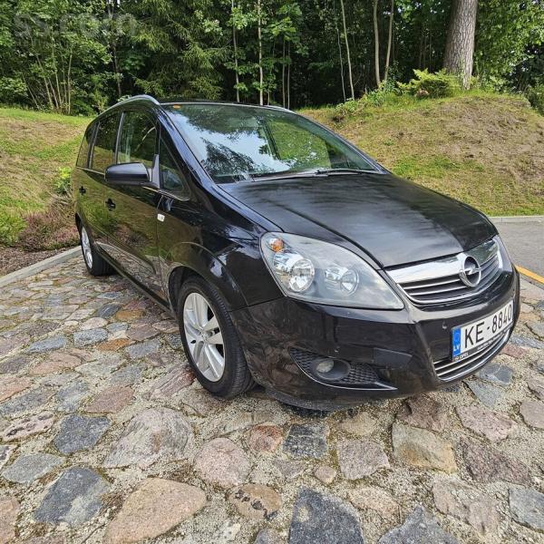 Black Opel Zafira 2008 in Ogre, with an engine capacity of 1.70 L and mileage of 292 thousand km for 1680 €, photo 1 on AUTOMOTO.COM.LV