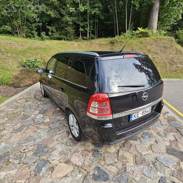 Black Opel Zafira 2008 in Ogre, with an engine capacity of 1.70 L and mileage of 292 thousand km for 1680 €, photo 4 on AUTOMOTO.COM.LV