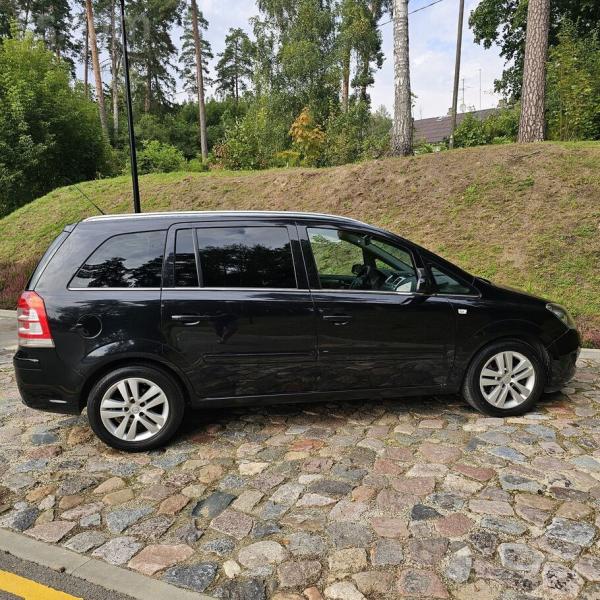 Black Opel Zafira 2008 in Ogre, with an engine capacity of 1.70 L and mileage of 292 thousand km for 1680 €, photo 5 on AUTOMOTO.COM.LV