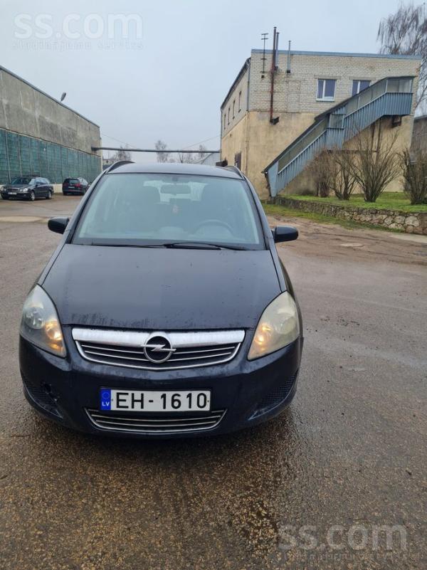 Black Opel Zafira 2008 in Riga, with an engine capacity of 1.90 L and mileage of 265 thousand km for 2200 €, photo 4 on AUTOMOTO.COM.LV