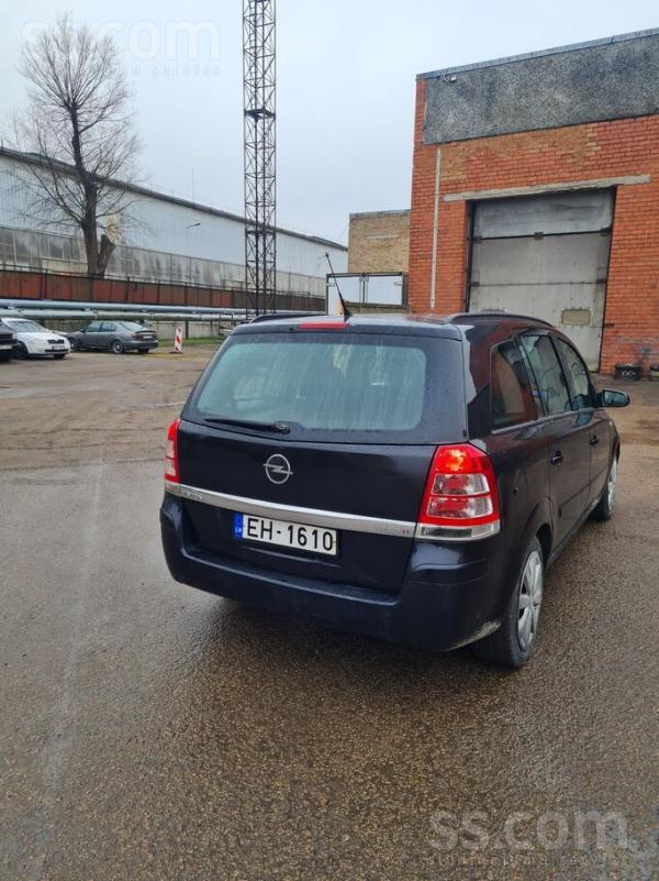 Black Opel Zafira 2008 in Riga, with an engine capacity of 1.90 L and mileage of 265 thousand km for 2200 €, photo 5 on AUTOMOTO.COM.LV