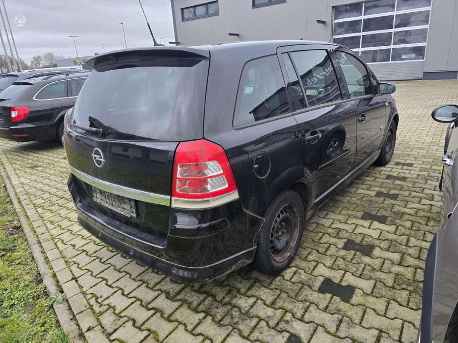 Black Opel Zafira 2008 in Marijampole, with an engine capacity of 1.80 L and mileage of 138 thousand km for 2300 €, photo 3 on AUTOMOTO.COM.LV