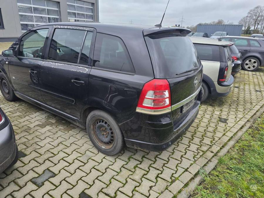 Black Opel Zafira 2008 in Marijampole, with an engine capacity of 1.80 L and mileage of 138 thousand km for 2300 €, photo 4 on AUTOMOTO.COM.LV
