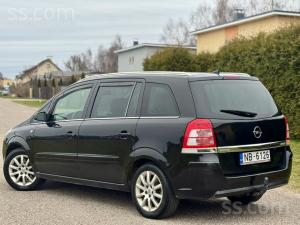 Black Opel Zafira 2008 in Riga, with an engine capacity of 1.90 L and mileage of 322 thousand km for 1850 €, photo 5 on AUTOMOTO.COM.LV