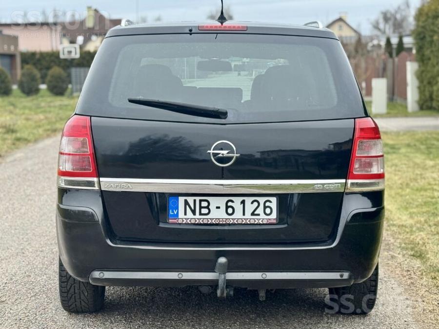 Black Opel Zafira 2008 in Riga, with an engine capacity of 1.90 L and mileage of 322 thousand km for 1850 €, photo 8 on AUTOMOTO.COM.LV