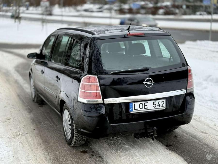 Black Opel Zafira 2008 in Vilnius, with an engine capacity of 1.80 L and mileage of 264 thousand km for 1850 €, photo 3 on AUTOMOTO.COM.LV