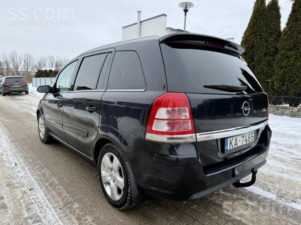 Black Opel Zafira 2008 in Riga, with an engine capacity of 1.90 L and mileage of 384 thousand km for 2200 €, photo 5 on AUTOMOTO.COM.LV
