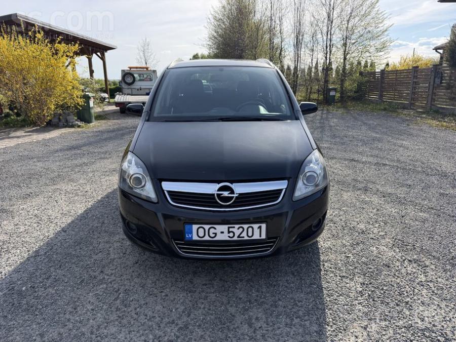 Black Opel Zafira 2008 in Saldus, with an engine capacity of 1.90 L and mileage of 368 thousand km for 1950 €, photo 3 on AUTOMOTO.COM.LV