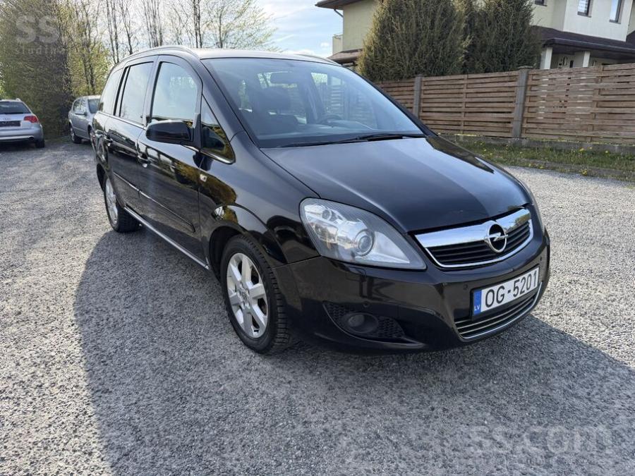 Black Opel Zafira 2008 in Saldus, with an engine capacity of 1.90 L and mileage of 368 thousand km for 1950 €, photo 4 on AUTOMOTO.COM.LV