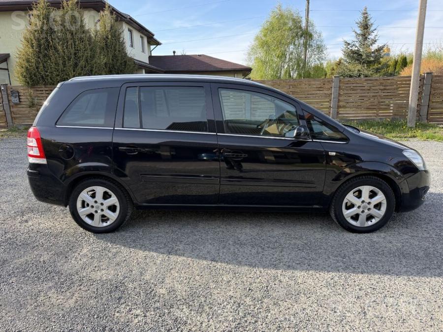 Black Opel Zafira 2008 in Saldus, with an engine capacity of 1.90 L and mileage of 368 thousand km for 1950 €, photo 5 on AUTOMOTO.COM.LV