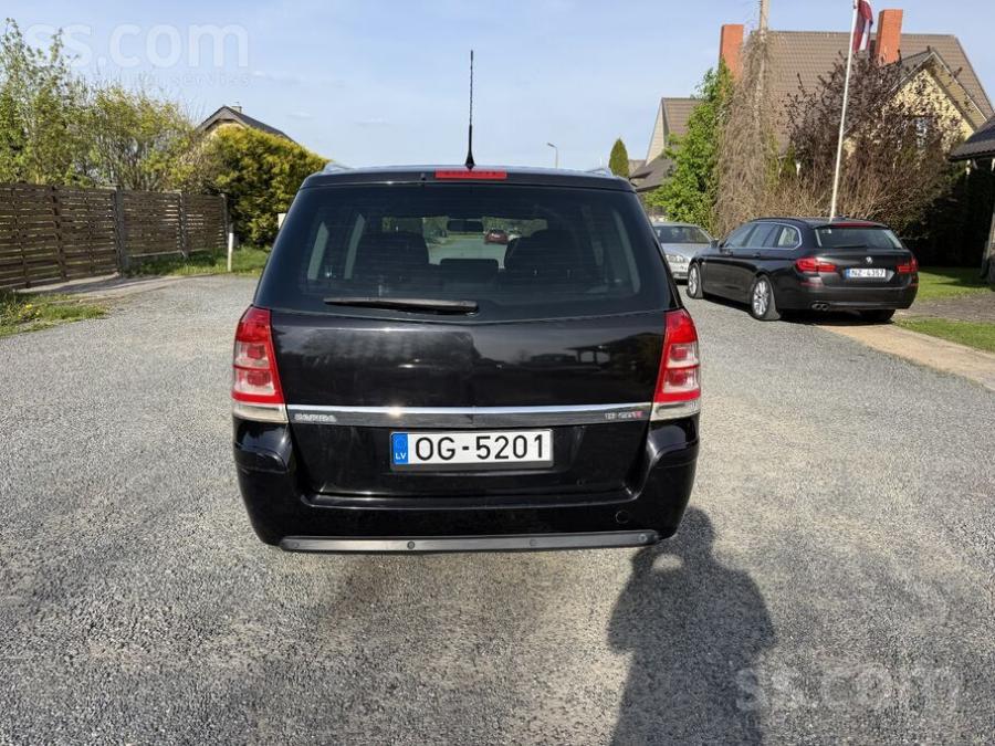 Black Opel Zafira 2008 in Saldus, with an engine capacity of 1.90 L and mileage of 368 thousand km for 1950 €, photo 7 on AUTOMOTO.COM.LV