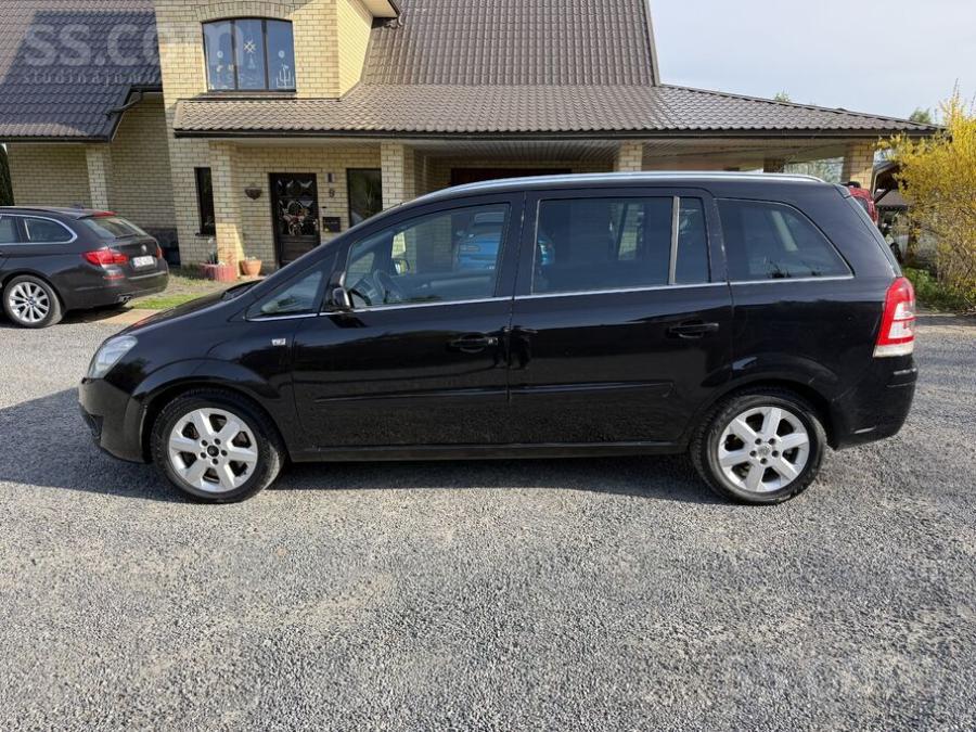 Black Opel Zafira 2008 in Saldus, with an engine capacity of 1.90 L and mileage of 368 thousand km for 1950 €, photo 9 on AUTOMOTO.COM.LV
