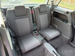 Black Opel Zafira 2008 in Saldus, with an engine capacity of 1.90 L and mileage of 368 thousand km for 1950 €, photo 13 on AUTOMOTO.COM.LV
