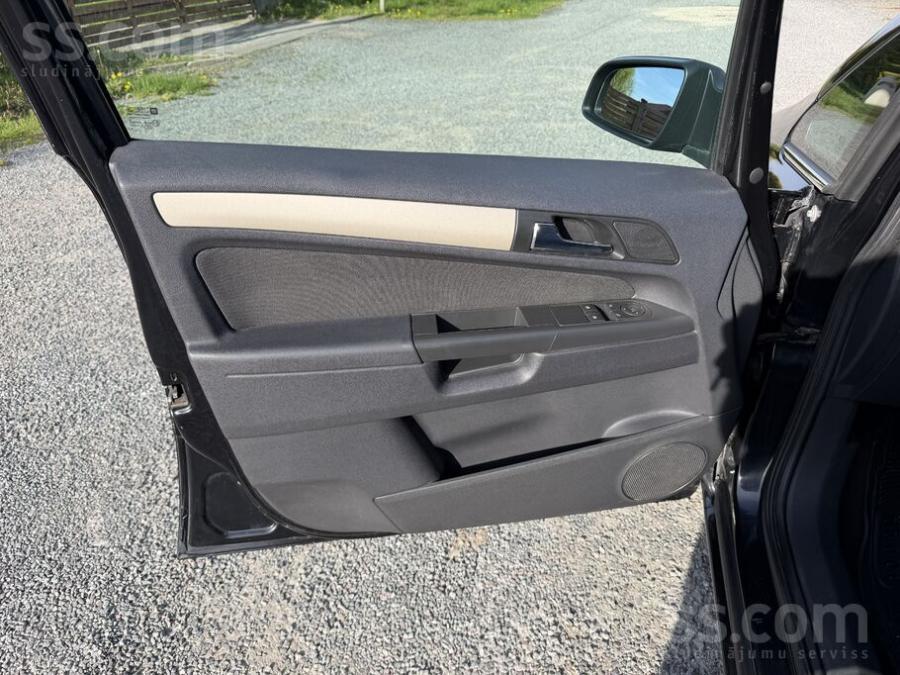 Black Opel Zafira 2008 in Saldus, with an engine capacity of 1.90 L and mileage of 368 thousand km for 1950 €, photo 26 on AUTOMOTO.COM.LV